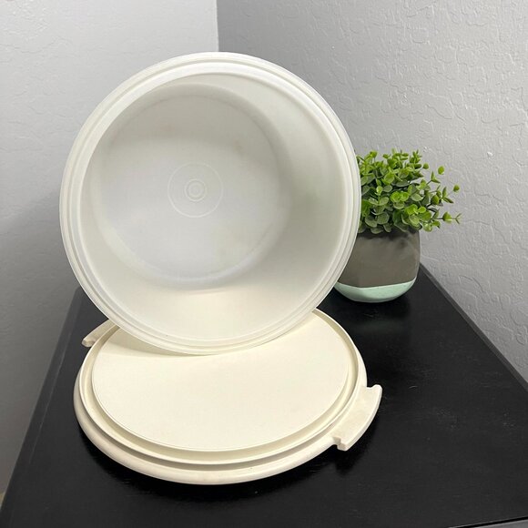 Tupperware | Kitchen | Vintage Tupperware White Cake Keeper Container ...